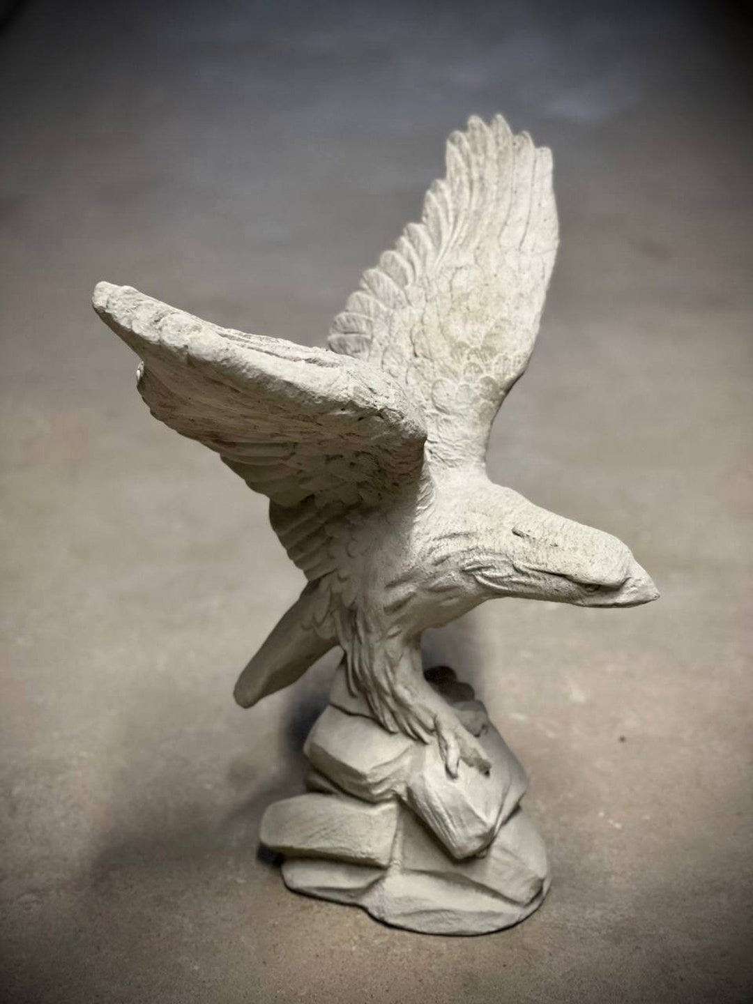 Massive Eagle on Stump Figure Eagle in Flight Statue Outdoor Backyard ...