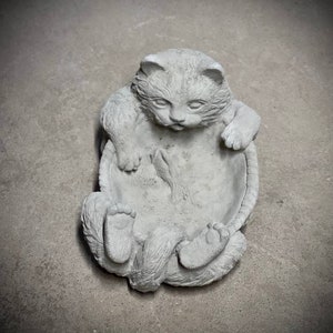 Concrete Laying Cat Statue Detailed Resting Cat Figurine Outdoor Bird ...