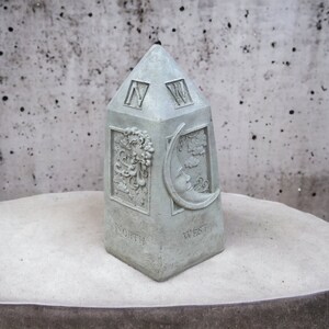 Stone Directional Marker Statue Concrete Marker Sculpture Detailed ...