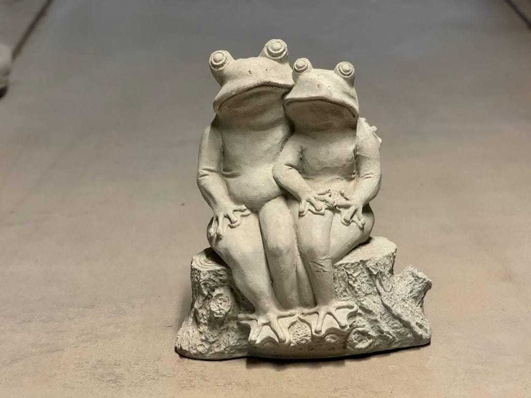 Frogs Sitting on Stump Sculpture Stone Two Frogs Figure Frogs Friends ...