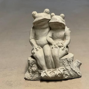 Frogs Sitting on Stump Sculpture Stone Two Frogs Figure Frogs Friends ...
