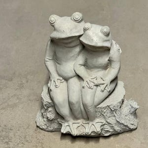 Frogs Sitting on Stump Sculpture Stone Two Frogs Figure Frogs Friends ...