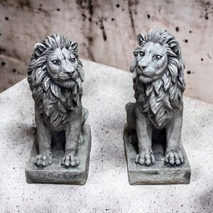 Pair of Lions Statue Two Lions on Base Figures Guardian Lions Entrance ...