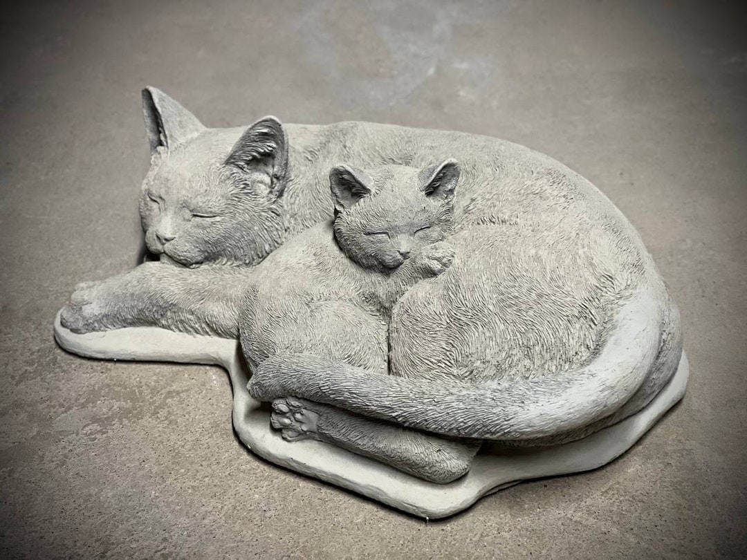 Feline Sleeping Cats Figure Curling Cats Sculpture Cat and Baby Kitten ...