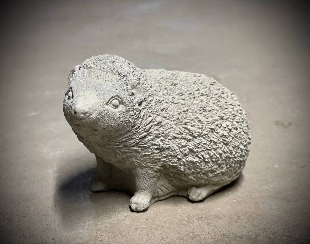 Watching Hedgehog Statue Realistic Wild Hedgehog Figurine Outdoor Wild ...