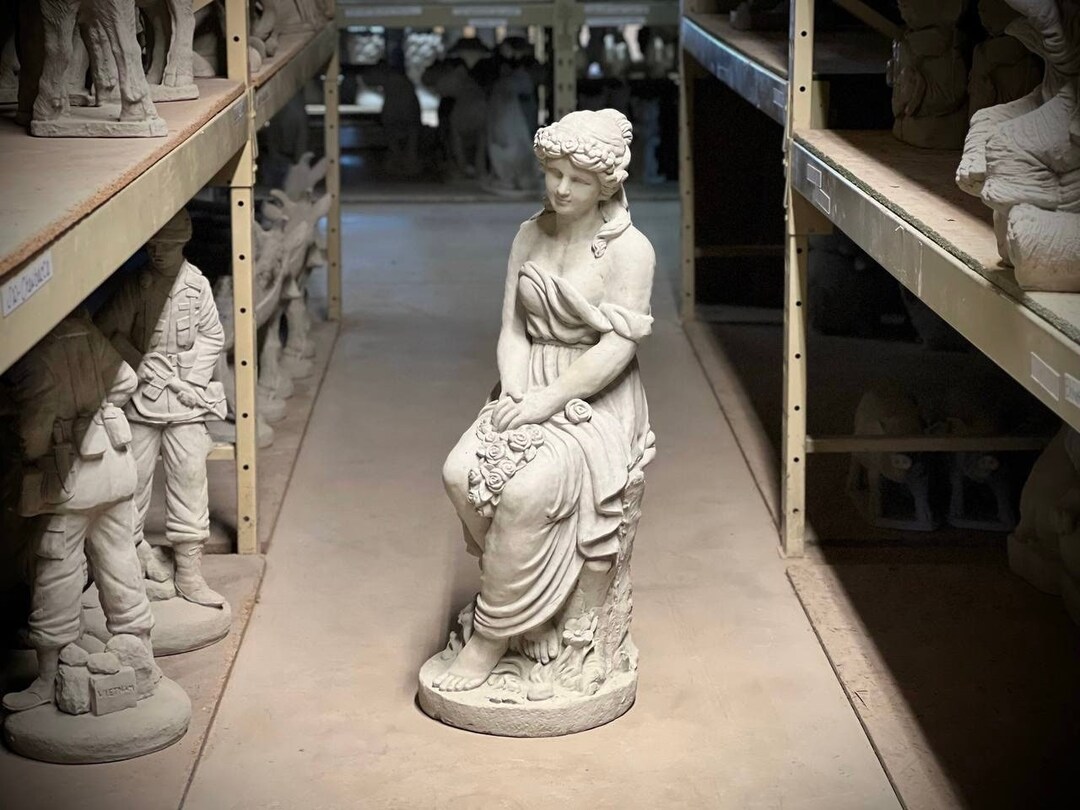 Concrete Sitting Elizabethan Statue Large Resting Elizabethan Figure ...