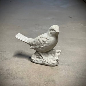 Robin Bird Statue Large Robin Bird on Stump Figure Concrete Bird on ...