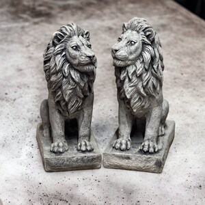 Pair of Lions Statue Two Lions on Base Figures Guardian Lions Entrance ...