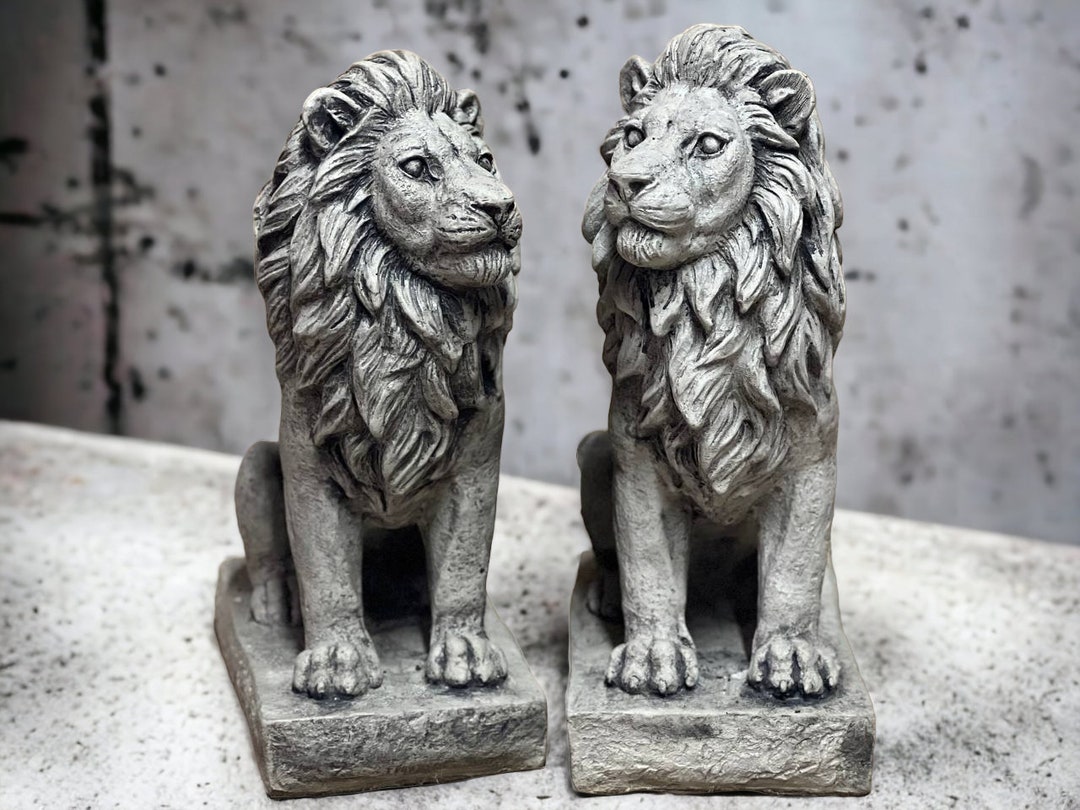 Pair of Lions Statue Two Lions on Base Figures Guardian Lions Entrance ...