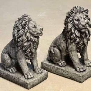 Two Sitting Lions on Base Statue Pair Lions Figure Stone Guardian Lions ...