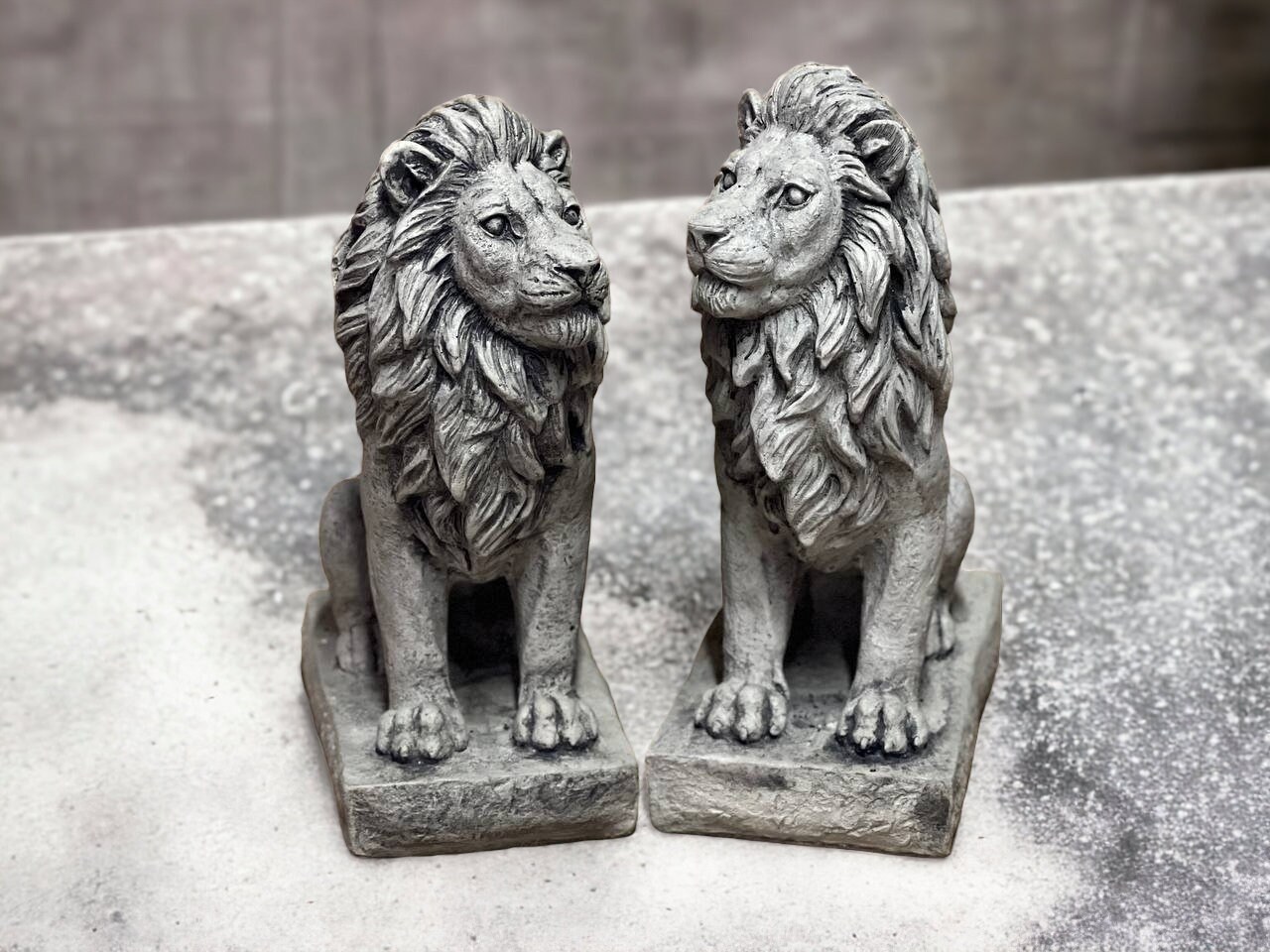 Pair of Lions Statue Two Lions on Base Figures Guardian Lions Entrance ...