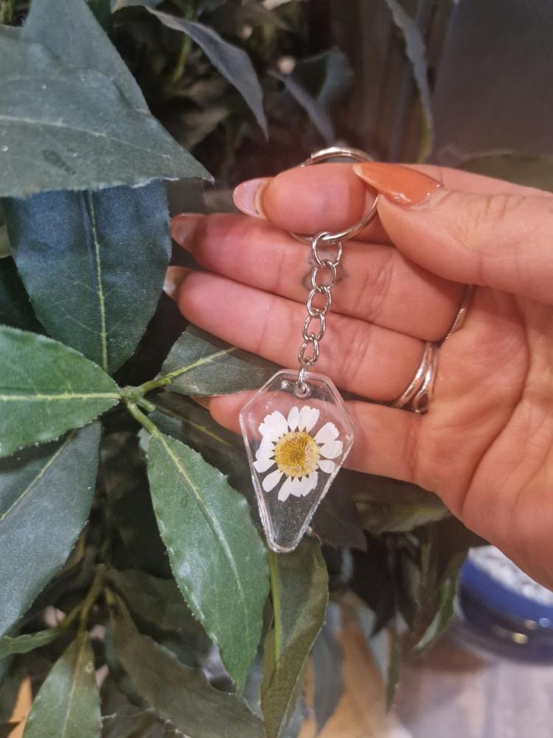 Resin Flower Keyring - Etsy
