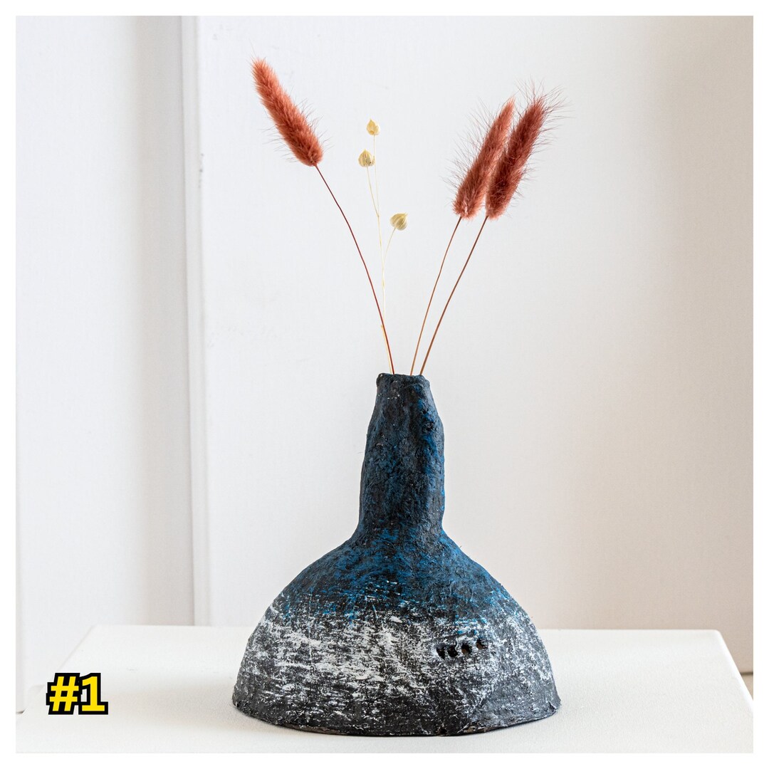 Vaso de papel machê ikebana, superfície texturizada, preto, azul e ...
