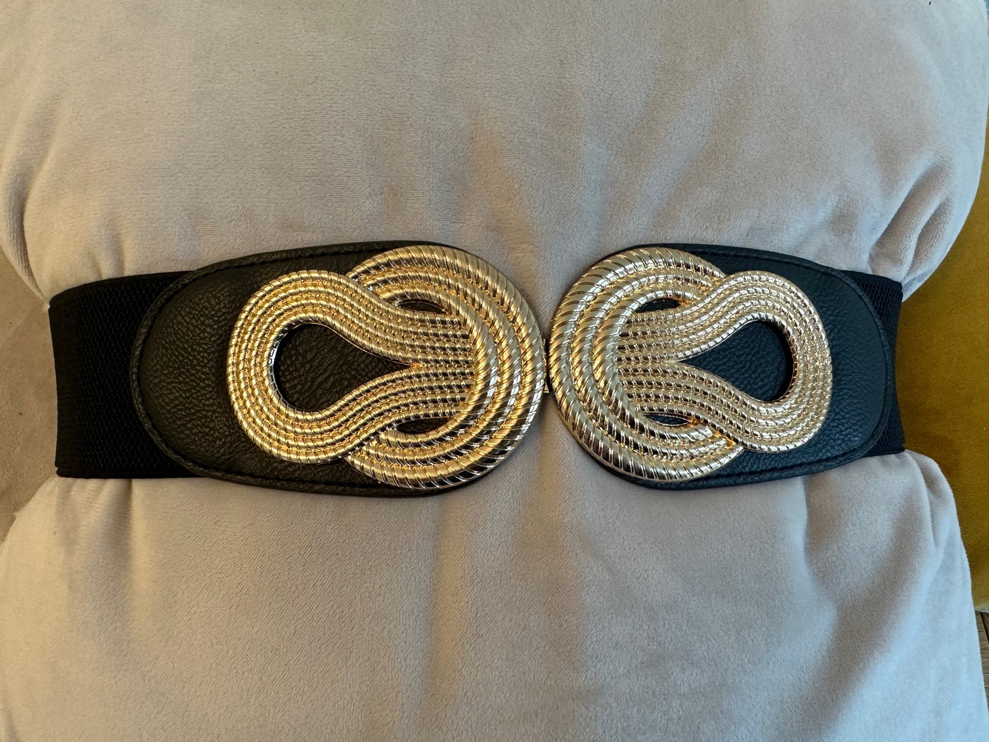 Elastic Wide Belts With Unusual Fasteners Beautiful Stretchable Belts ...