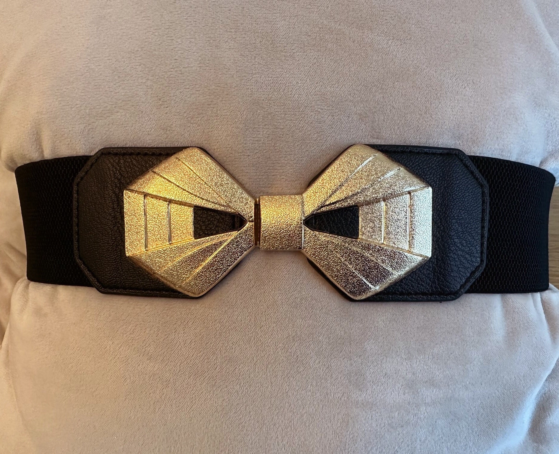 Elastic Wide Belts With Unusual Fasteners Beautiful Stretchable Belts ...