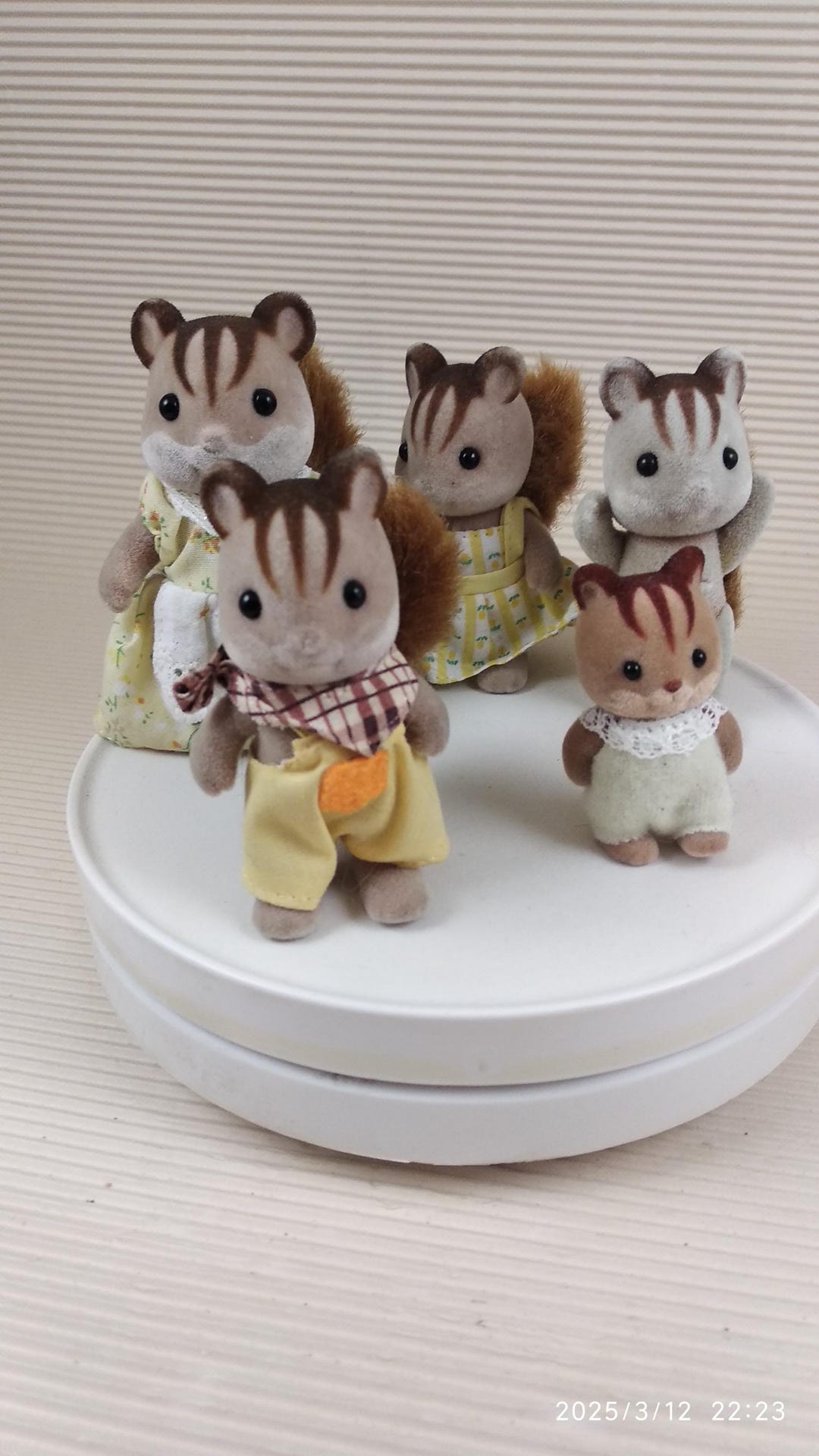 Calico Critters Walnut Squirrel Family of 5, Sylvanian Family - Etsy