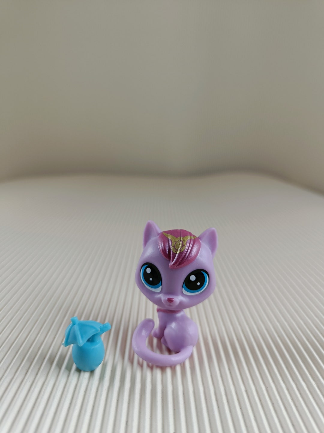 Littlest Pet Shop Lucky Crystal Ball "friday" Pink Gold Cat No# Blue ...