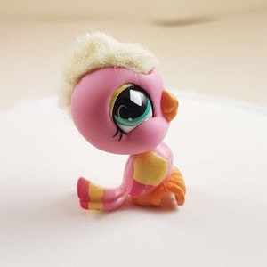 LPS Littlest Pet Shop 619 Pink Bird Yellow Fuzzy Head Green Diamond ...