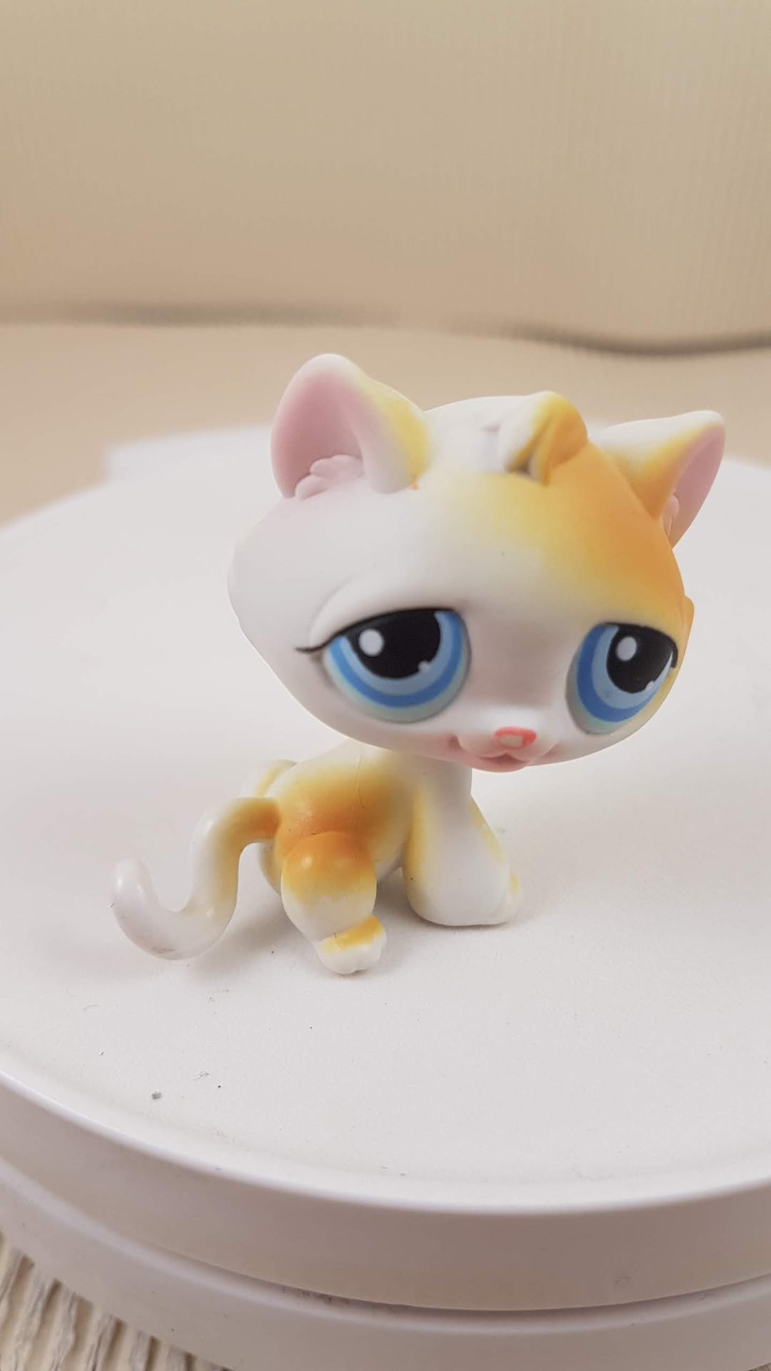 Littlest Pet Shop Yellow Cat 1035 Blue Dot Eyes Kitty Kitten LPS Paw Up ...