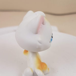 Littlest Pet Shop Yellow Cat 1035 Blue Dot Eyes Kitty Kitten LPS Paw Up ...