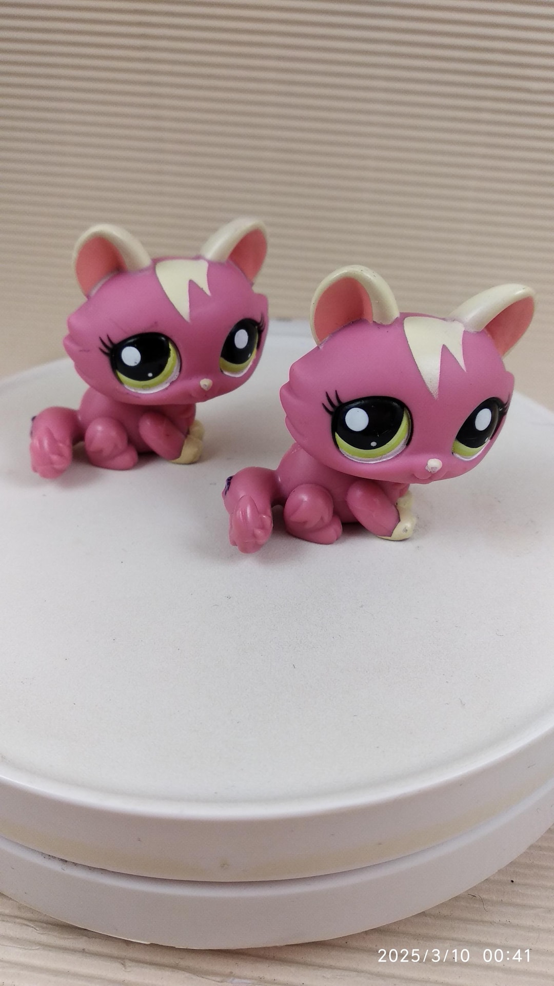 Authentic Littlest Petshop 1900 Crouching Kitty Cat / Sphynx Cat Pet Shop LPS Price for One Cat ...