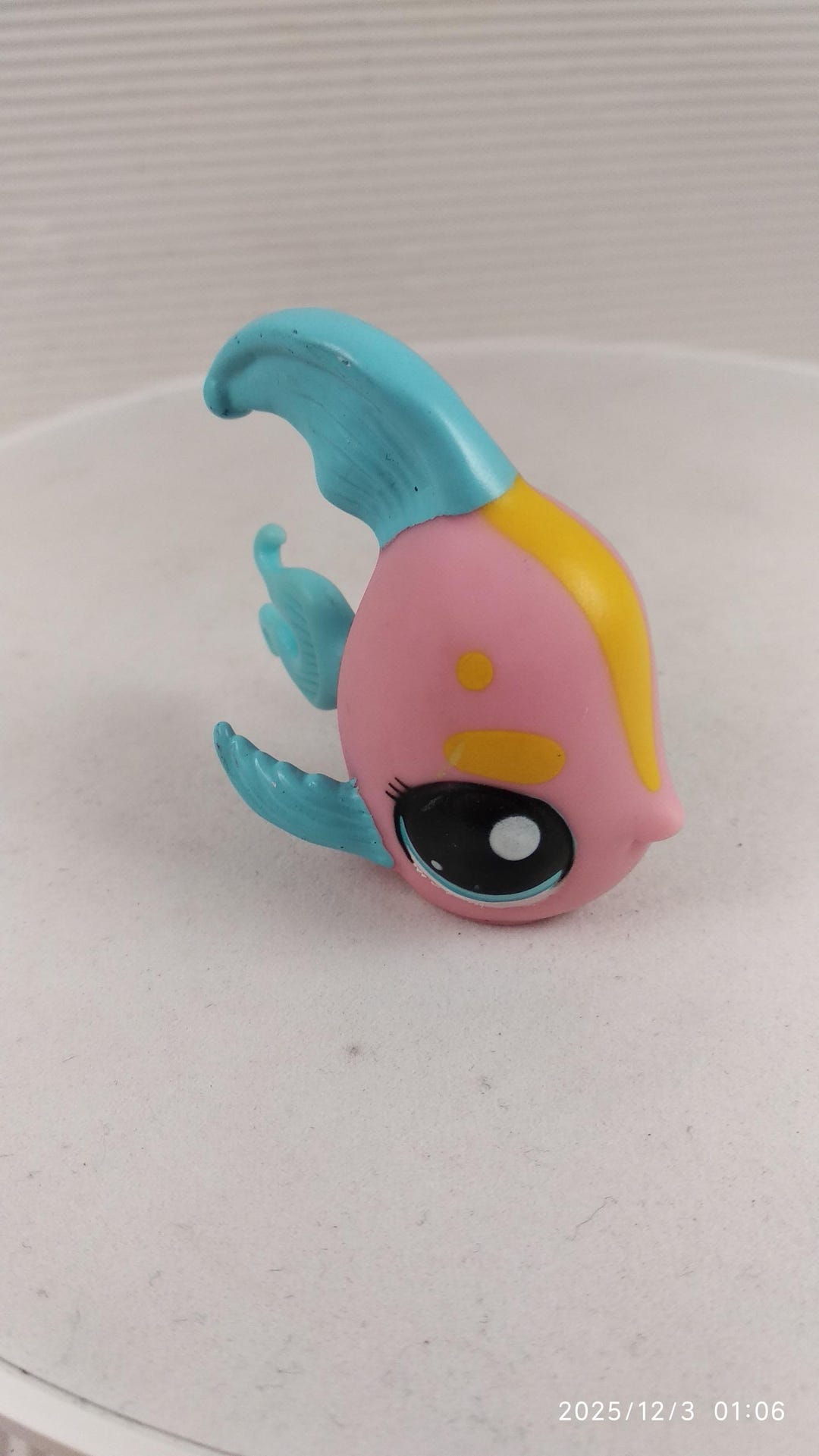 Littlest Pet Shop Lps Authentic 1915 Angel Fish Pink, Blue & Yellow ...