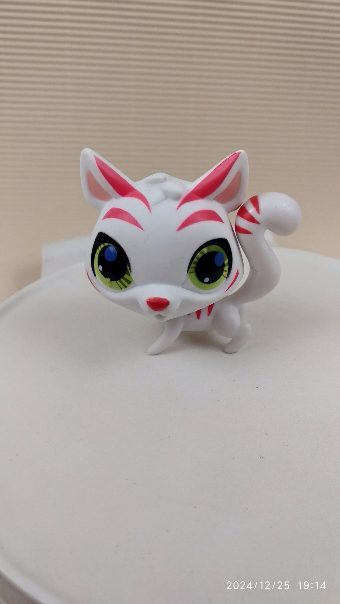 Littlest Pet Shop White and Pink Bengal Striped Tiger Cat #3054 Green ...