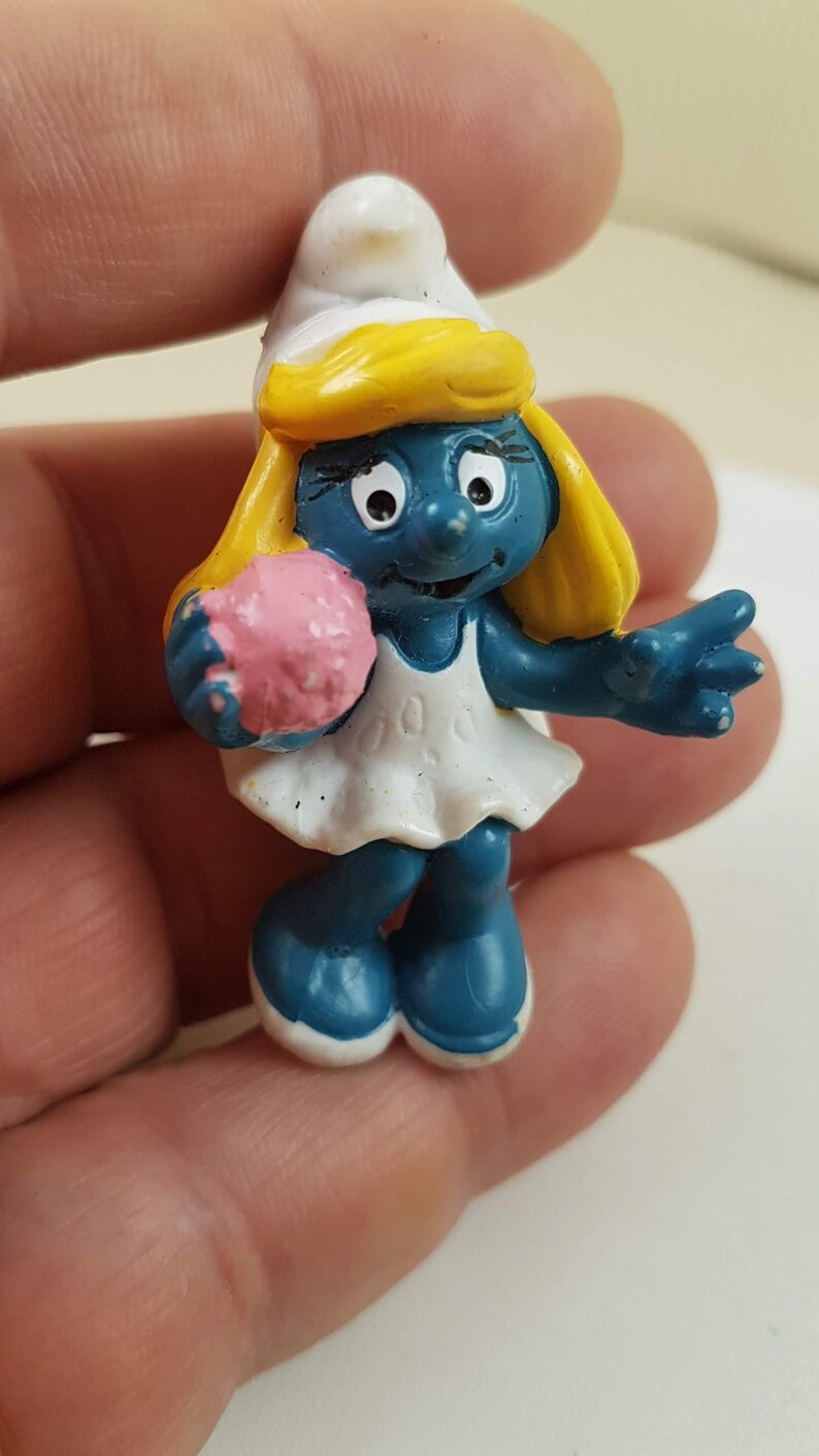 Vintage Sitting Smurfette W/ Powder Puff..1980...peyo......kids Toys ...
