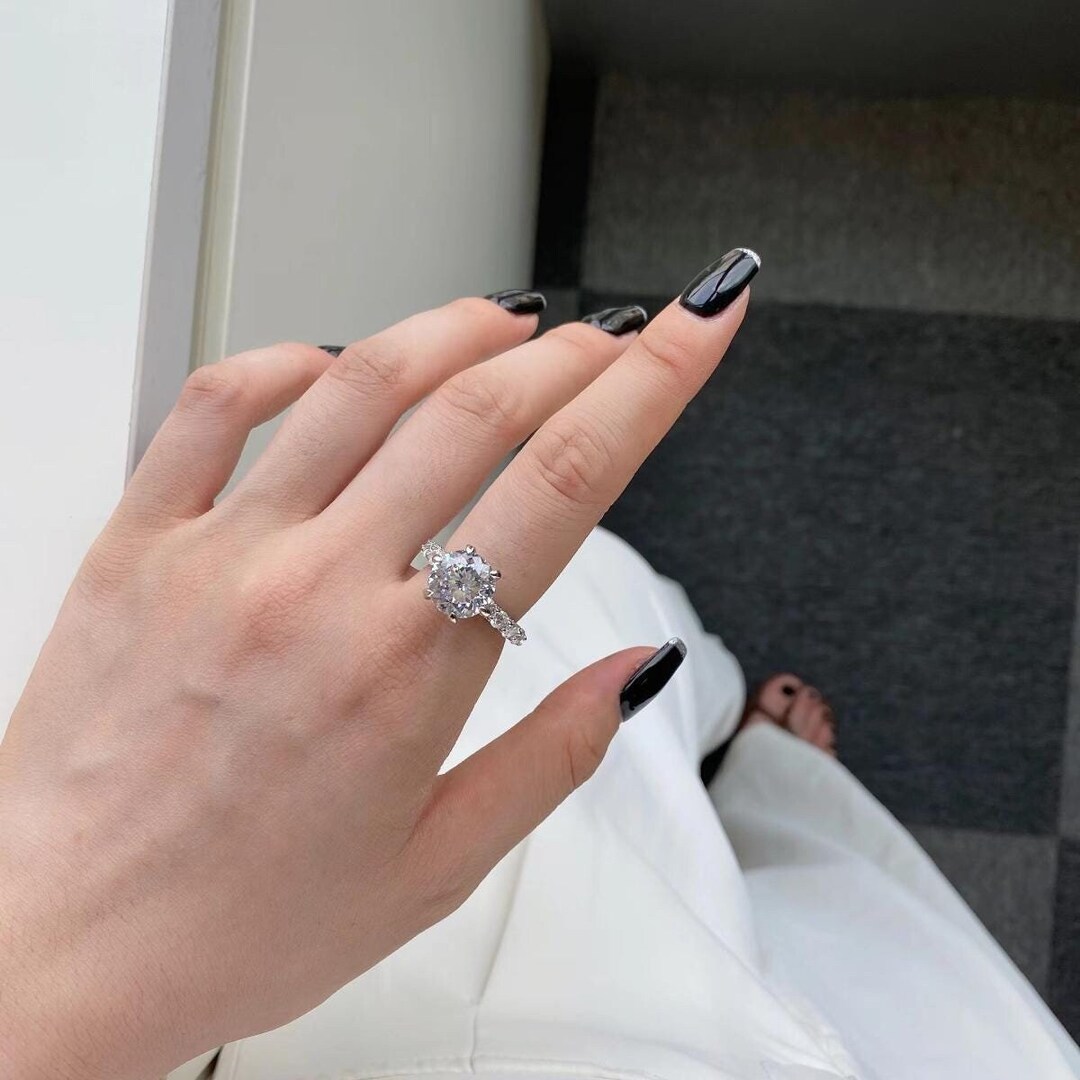 6 Prong Round Shape Solitaire Engagement Ring Round Shape Side Stone ...