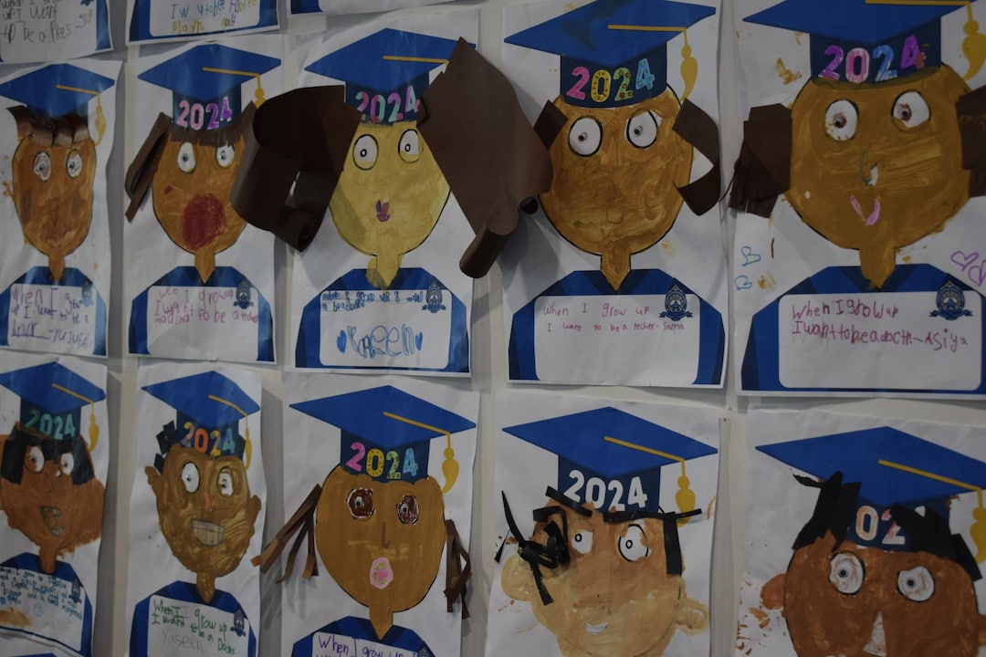 Graduation Self-portraits - Kindergarten or Year 6 End of Year Craft ...