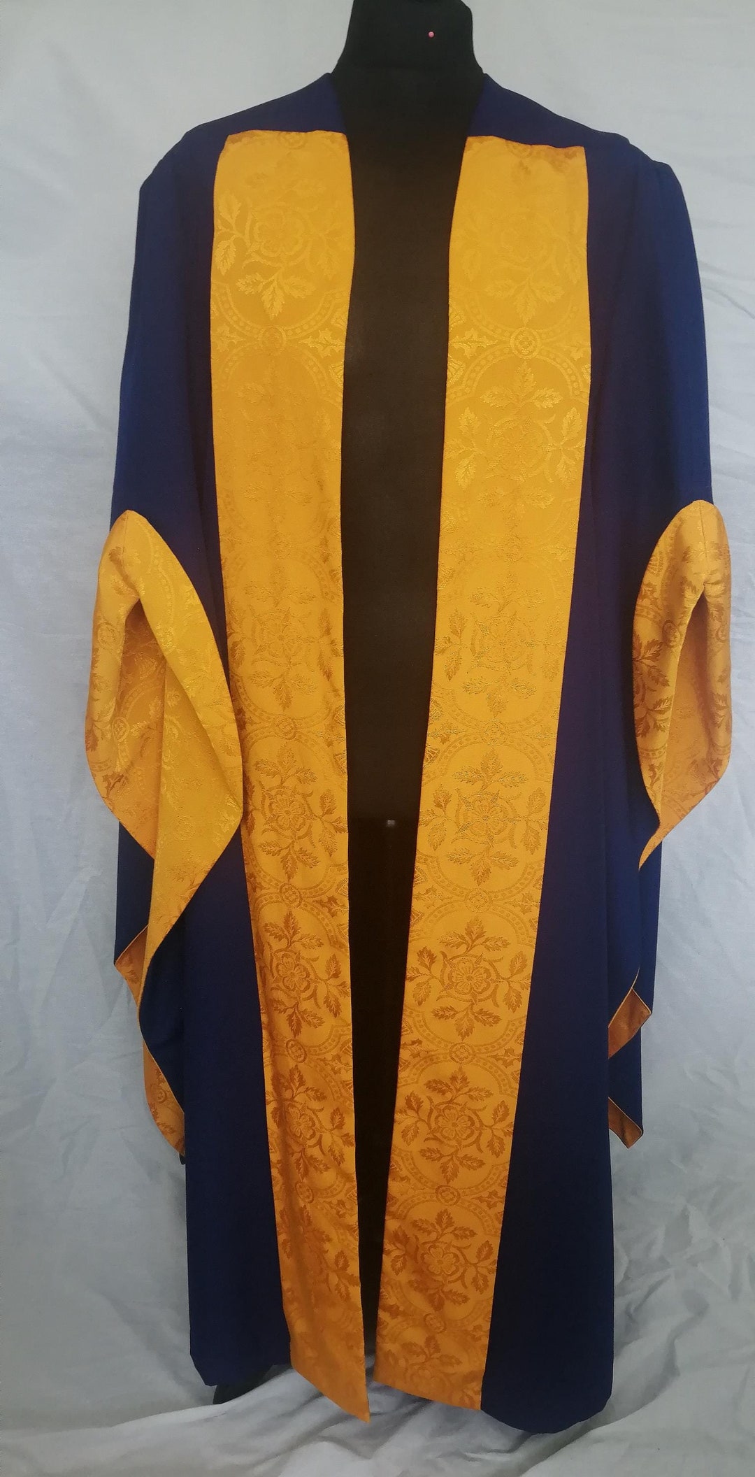Anglia Ruskin University Phd Graduation Gown, Anglia Ruskin University ...