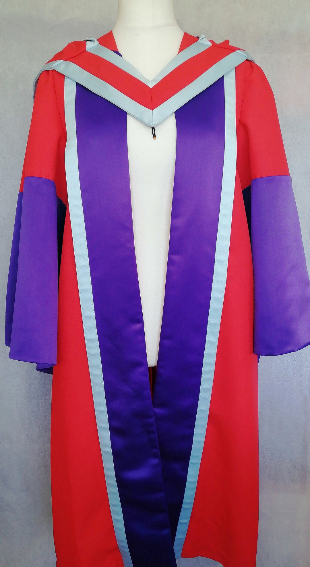 Queen's University, Belfast PHD Graduation Gown and Hood, Queens ...