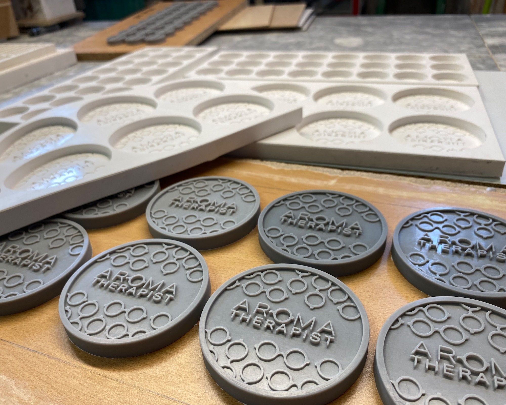 Custom Logo Silicone Mold: 8 Cavity Circular Soap Making Mold (76x10mm ...