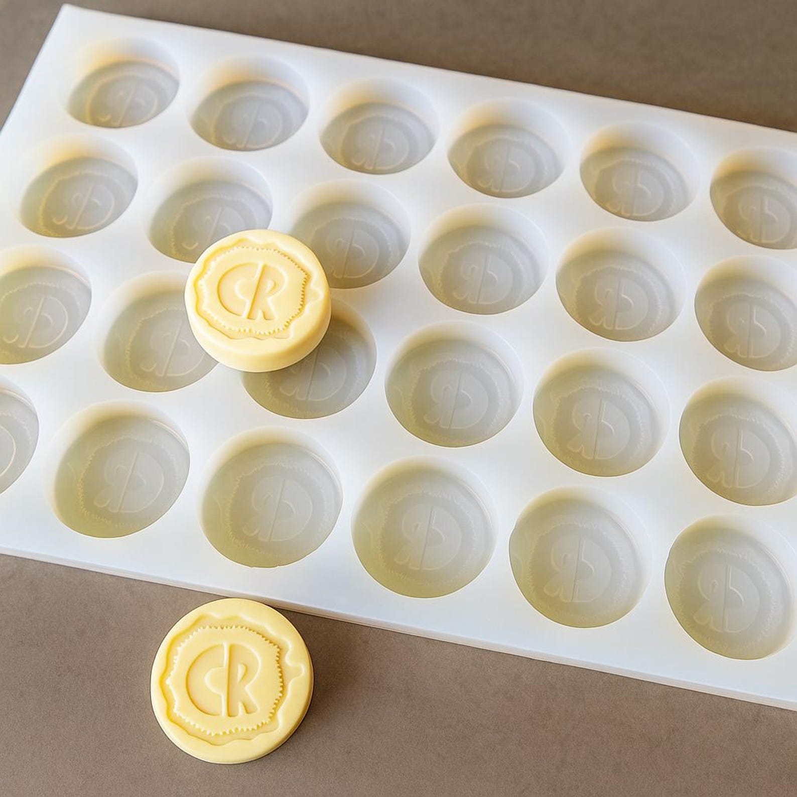 Custom Logo Silicone Mold – 24 Cavities Ø35x10mm Tray, Food-grade for ...