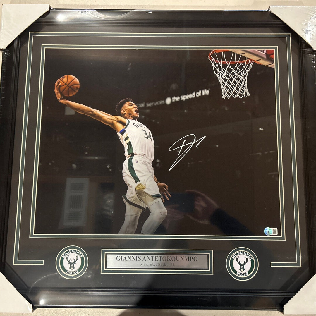 Giannis Antetokounmpo Autograph Signed Milwaukee Bucks 16x20 Photo ...