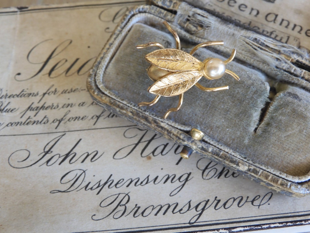 Lovely Art Deco Decorative Gold FLY Insect Bug Bee Brooch Pin With ...
