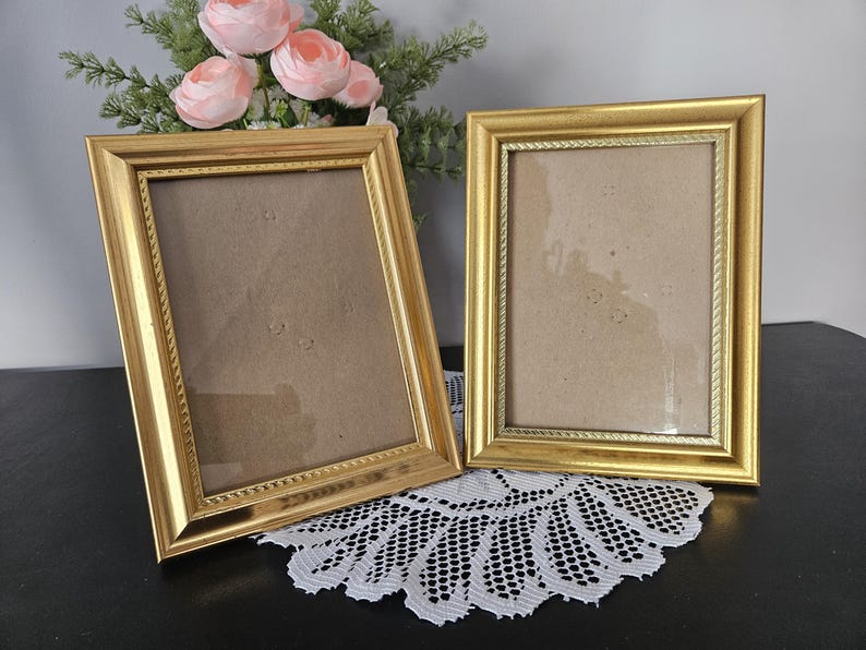 Lot of 2 Beautiful Vintage Gold Picture Frames for a 5 X 7 Inch Photo ...