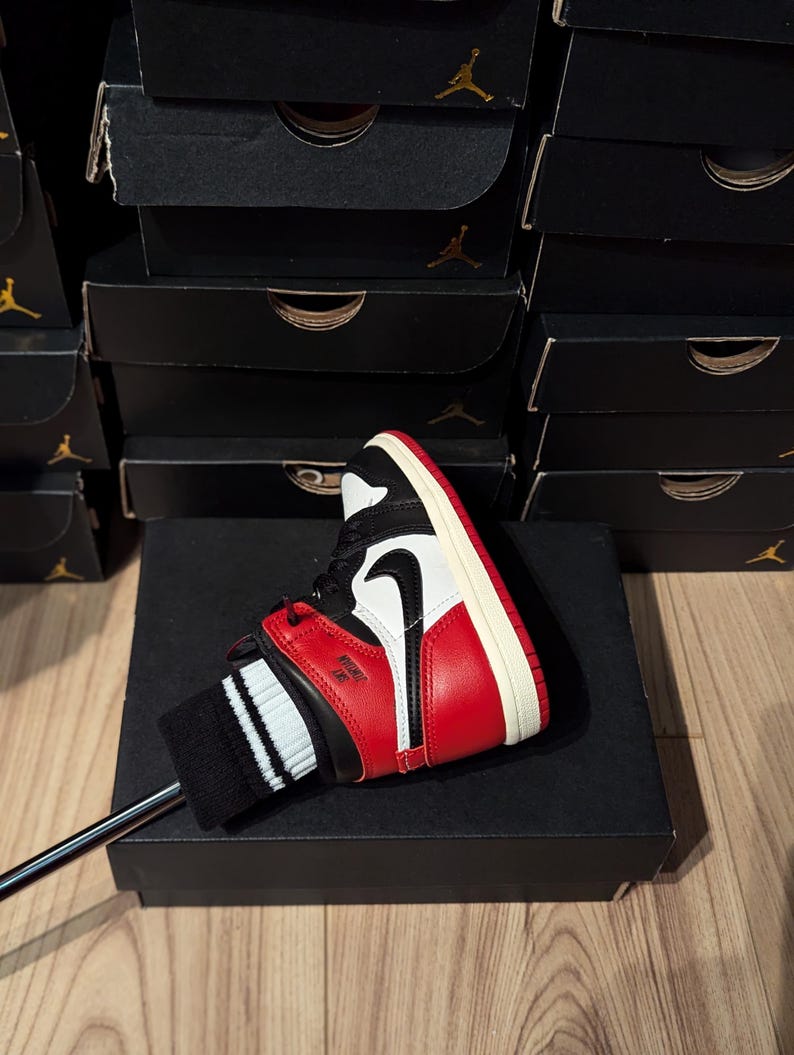 Nike Air Jordan 1 High OG 'black Toe' Golf Club Putter Cover (left Shoe ...