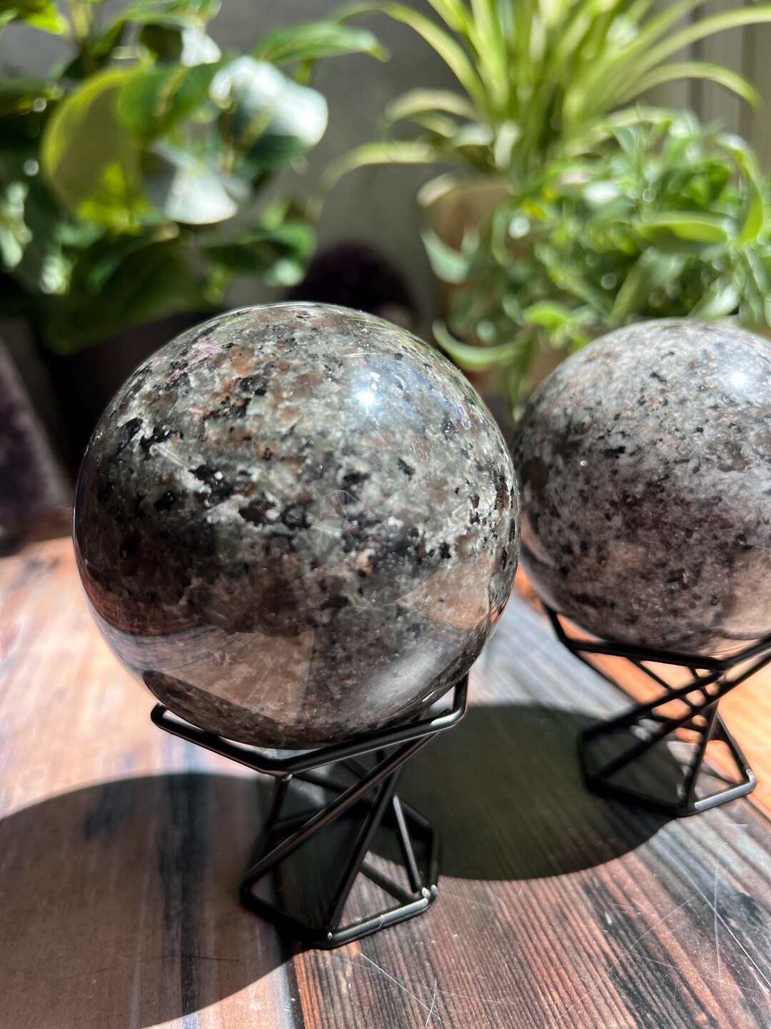 Sodalitic Syenite UV Reactive Sphere, 75mm Sphere, 69mm Sphere, Material Similar to Yooperlite ...