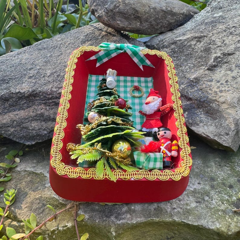 Vintage Ceramic Christmas DIORAMA SHADOW BOX Decor With Tree, Santa ...