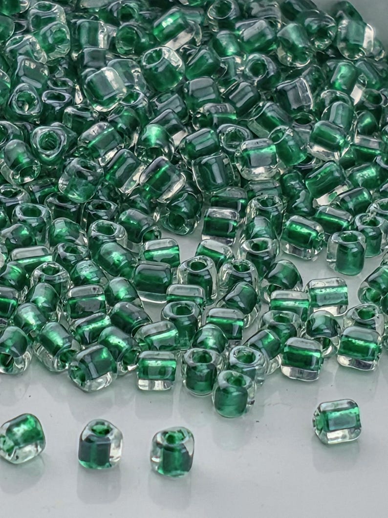 Triángulo Miyuki con forro interior de color verde/cristal, tamaño 10/0 ...