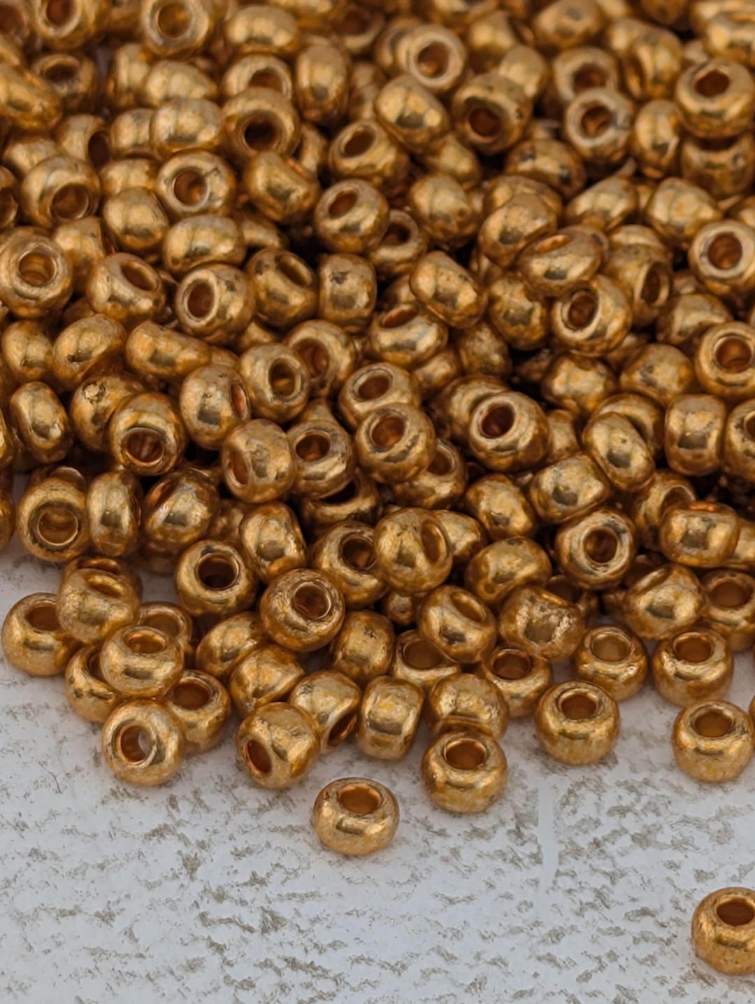 Opaque Metallic Gold | Size 8 | 15g | Preciosa-ornela Glass Seed Beads ...