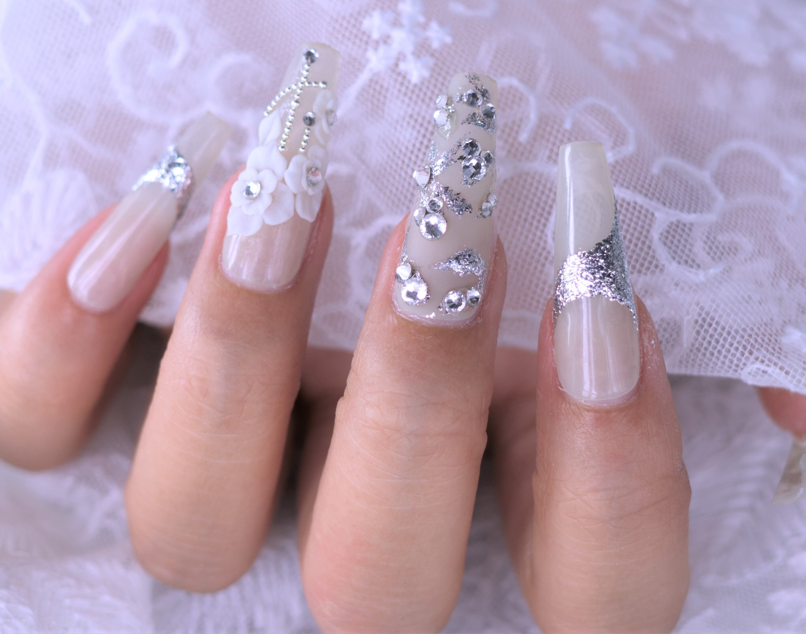 Frost White Blooms Press on Nails With Crystals and 3D White Flowers ...