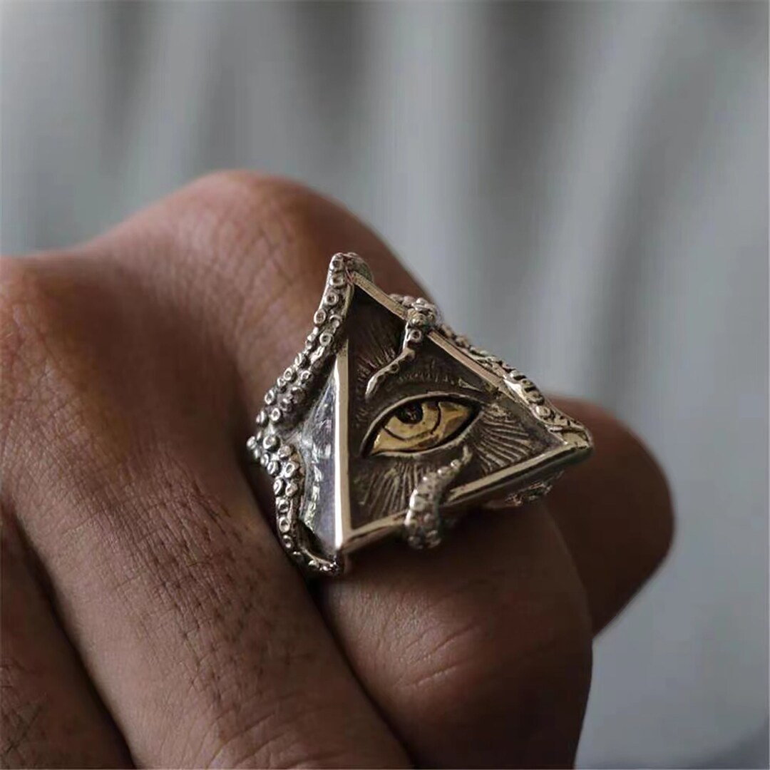 Cthulhu's Call of Horus Eye Octopus Tentacle Ring, Hunting Cthulhu Men ...