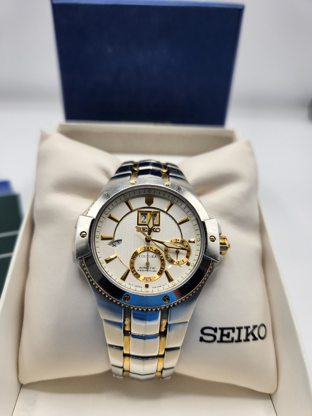 Seiko SNP008 Vintage Watch. White Face, Stainless and Gold Trimming. - Etsy