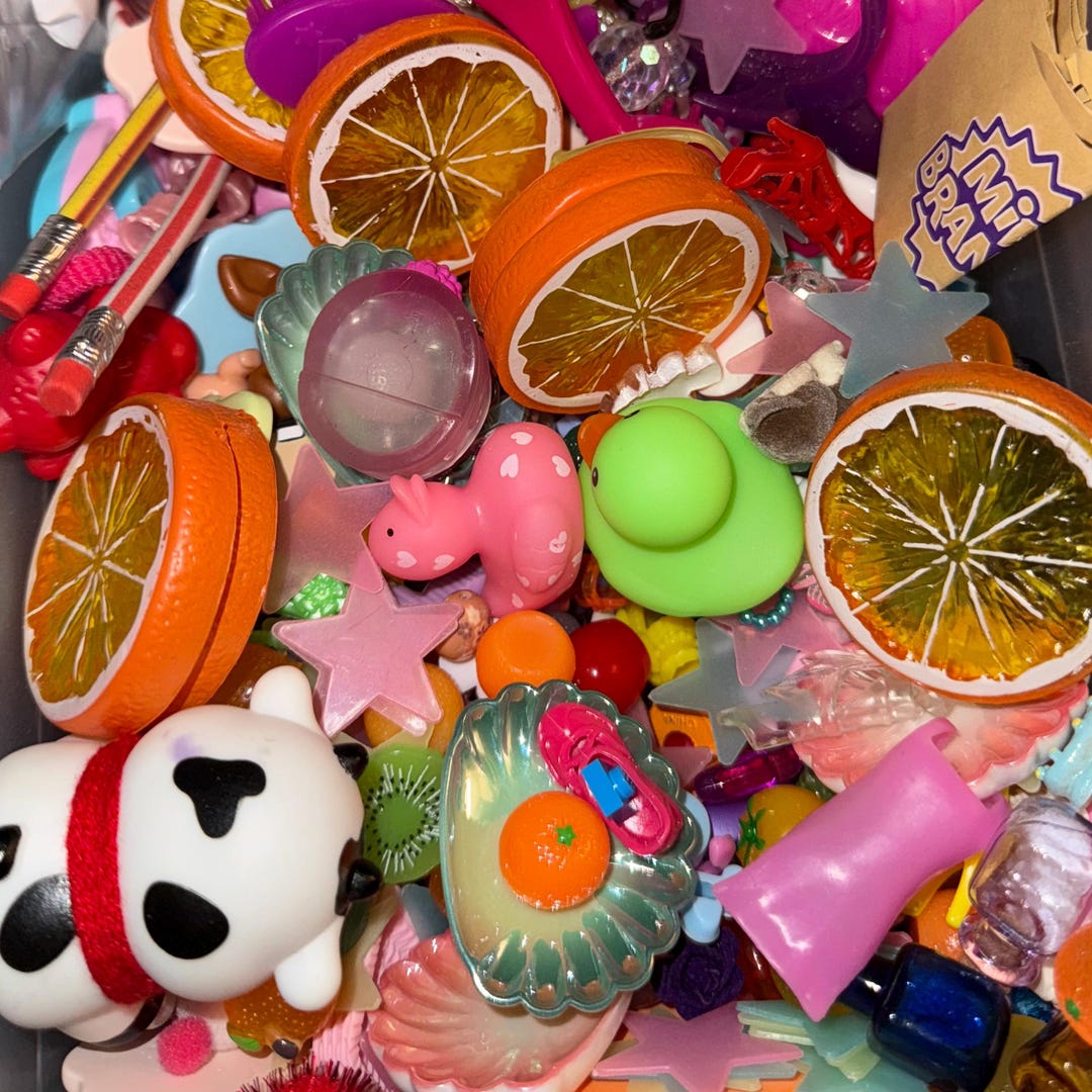 Trinkets: Girl Confetti Scoops / Cute and Colorful Trinkets, Beads ...