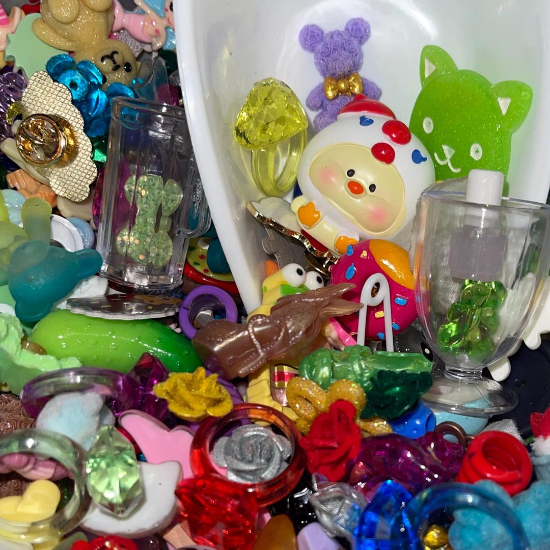 Trinkets: Girl Confetti Scoops / Cute and Colorful Trinkets, Beads ...