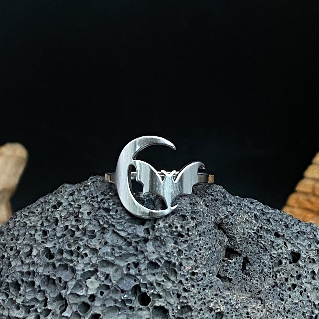 Crescent Bat Wing Ring: Silver Gothic Halloween Jewelry - Etsy