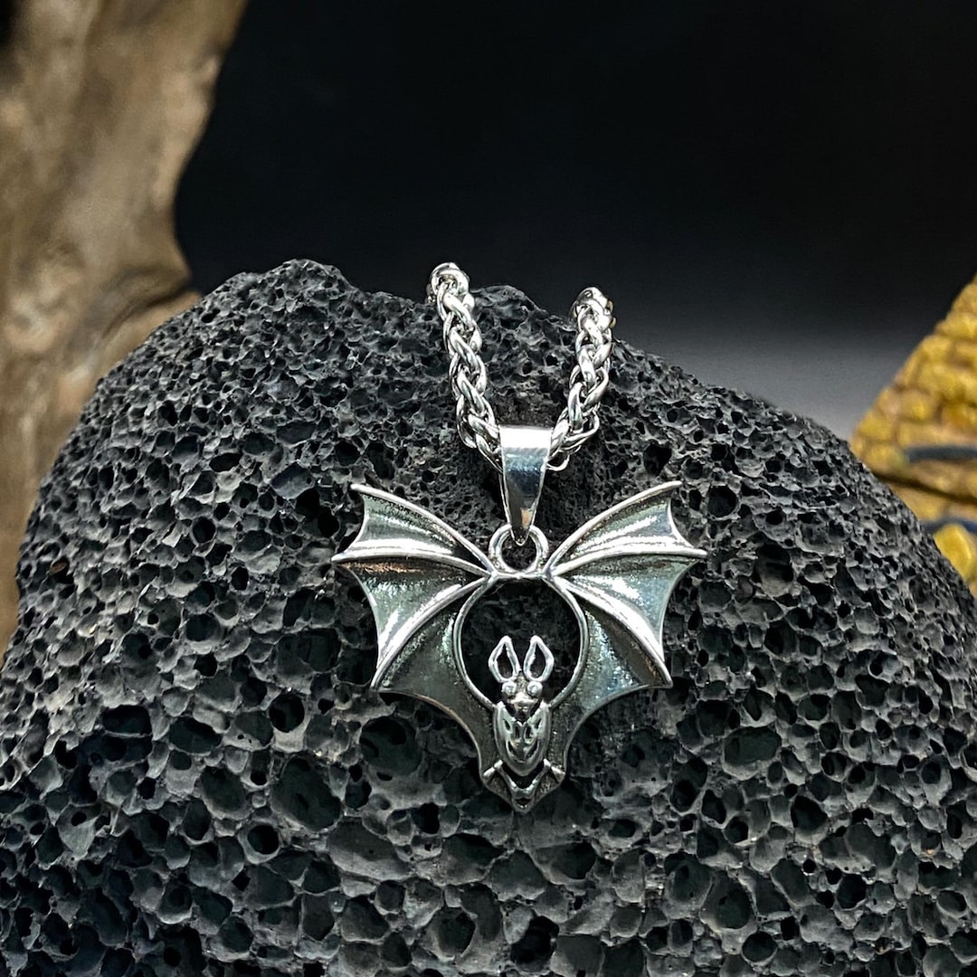 Gothic Bat Pendant Vintage Dark Demon Bat Necklace Unisex Halloween ...