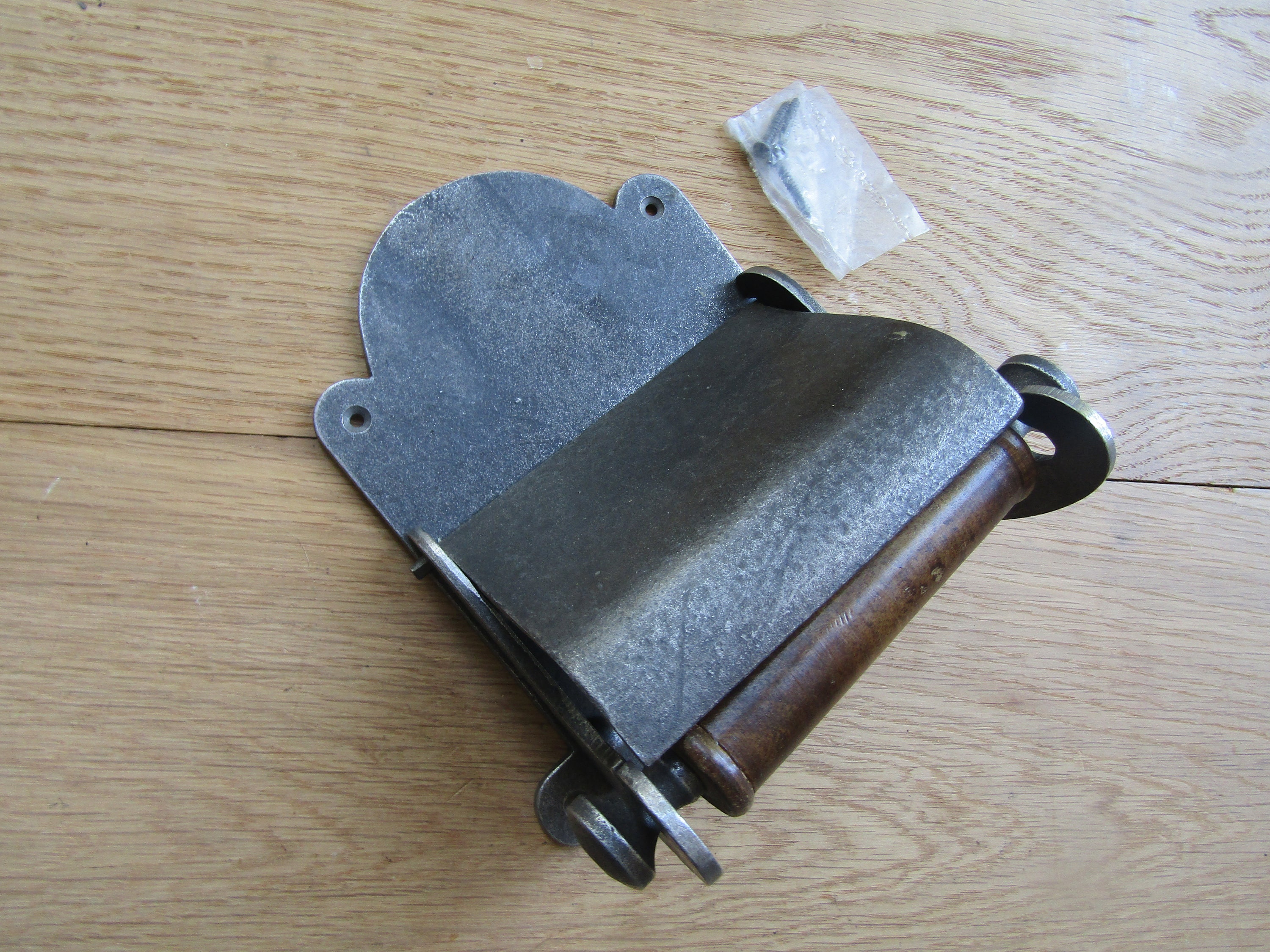 Rustic Toilet Roll Holder Cast Iron Vintage Victorian Retro Old Style ...